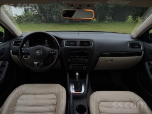Melns Volkswagen Jetta 2012 Tukums, ar dzinēja tilpumu 1.40 L un nobraukumu 156 tūkst. km par 4650 €, foto 17 vietnē AUTOMOTO.COM.LV