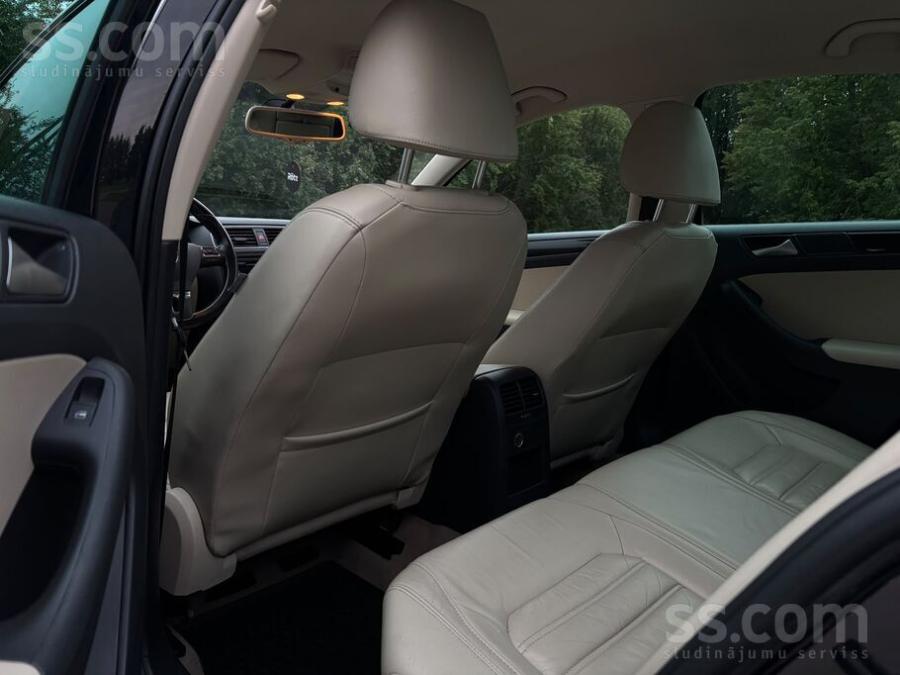 Melns Volkswagen Jetta 2012 Tukums, ar dzinēja tilpumu 1.40 L un nobraukumu 156 tūkst. km par 4650 €, foto 19 vietnē AUTOMOTO.COM.LV