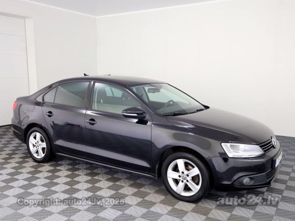 Melns Volkswagen Jetta 2012 Tallina, ar dzinēja tilpumu 1.60 L un nobraukumu 349 tūkst. km par 2799 €, foto 1 vietnē AUTOMOTO.COM.LV