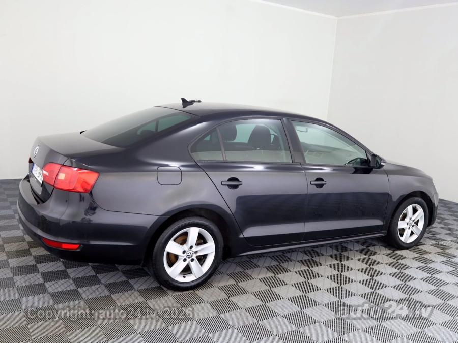 Melns Volkswagen Jetta 2012 Tallina, ar dzinēja tilpumu 1.60 L un nobraukumu 349 tūkst. km par 2799 €, foto 4 vietnē AUTOMOTO.COM.LV