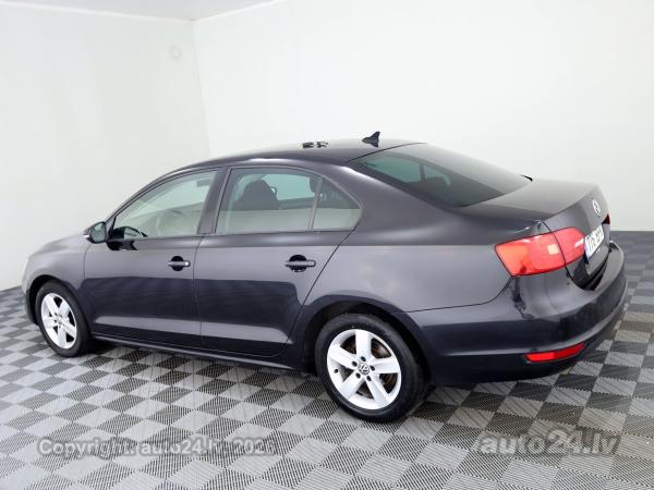 Melns Volkswagen Jetta 2012 Tallina, ar dzinēja tilpumu 1.60 L un nobraukumu 349 tūkst. km par 2799 €, foto 5 vietnē AUTOMOTO.COM.LV
