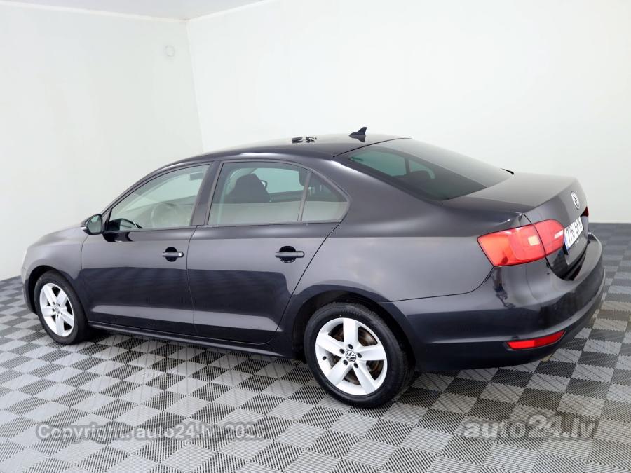 Melns Volkswagen Jetta 2012 Tallina, ar dzinēja tilpumu 1.60 L un nobraukumu 349 tūkst. km par 2799 €, foto 5 vietnē AUTOMOTO.COM.LV