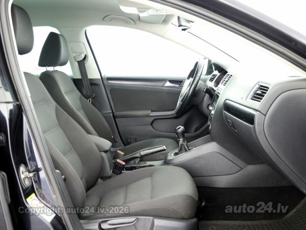 Melns Volkswagen Jetta 2012 Tallina, ar dzinēja tilpumu 1.60 L un nobraukumu 349 tūkst. km par 2799 €, foto 7 vietnē AUTOMOTO.COM.LV