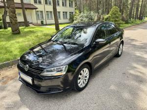 Melns Volkswagen Jetta 2012 Kauņa, ar dzinēja tilpumu 1.60 L un nobraukumu 270 tūkst. km par 3250 €, foto  vietnē AUTOMOTO.COM.LV
