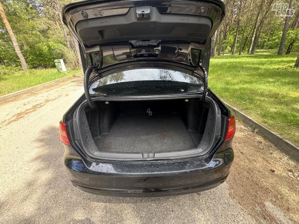 Black Volkswagen Jetta 2012 in Kaunas, with an engine capacity of 1.60 L and mileage of 270 thousand km for 3250 €, photo 10 on AUTOMOTO.COM.LV