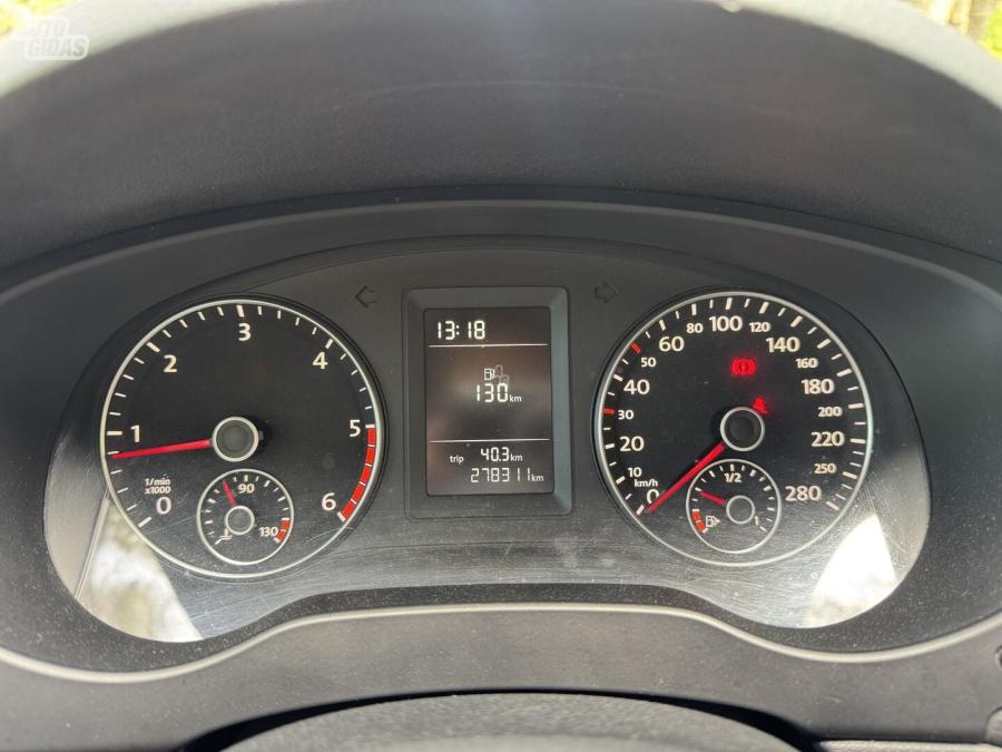 Black Volkswagen Jetta 2012 in Kaunas, with an engine capacity of 1.60 L and mileage of 270 thousand km for 3250 €, photo 13 on AUTOMOTO.COM.LV