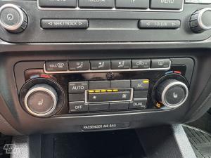 Black Volkswagen Jetta 2012 in Kaunas, with an engine capacity of 1.60 L and mileage of 270 thousand km for 3250 €, photo 14 on AUTOMOTO.COM.LV