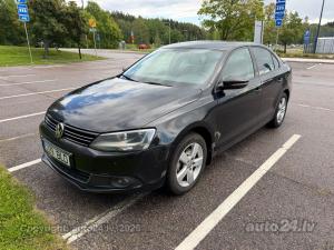 Black Volkswagen Jetta 2012 in Tallinn, with an engine capacity of 1.60 L and mileage of 272 thousand km for 4290 €, photo 1 on AUTOMOTO.COM.LV