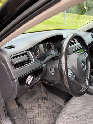 Black Volkswagen Jetta 2012 in Tallinn, with an engine capacity of 1.60 L and mileage of 272 thousand km for 4290 €, photo 6 on AUTOMOTO.COM.LV