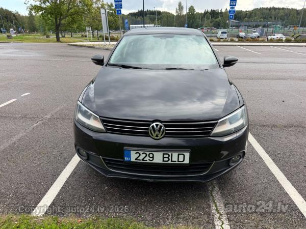 Melns Volkswagen Jetta 2012 Tallina, ar dzinēja tilpumu 1.60 L un nobraukumu 272 tūkst. km par 4290 €, foto 11 vietnē AUTOMOTO.COM.LV