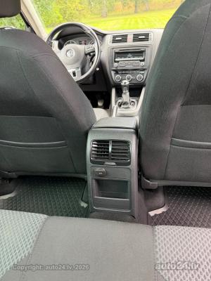 Black Volkswagen Jetta 2012 in Tallinn, with an engine capacity of 1.60 L and mileage of 272 thousand km for 4290 €, photo 19 on AUTOMOTO.COM.LV