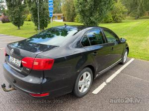 Black Volkswagen Jetta 2012 in Tallinn, with an engine capacity of 1.60 L and mileage of 272 thousand km for 4290 €, photo 20 on AUTOMOTO.COM.LV