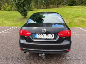 Black Volkswagen Jetta 2012 in Tallinn, with an engine capacity of 1.60 L and mileage of 272 thousand km for 4290 €, photo 21 on AUTOMOTO.COM.LV