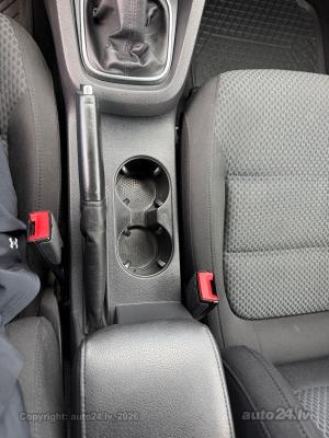 Black Volkswagen Jetta 2012 in Tallinn, with an engine capacity of 1.60 L and mileage of 272 thousand km for 4290 €, photo 27 on AUTOMOTO.COM.LV