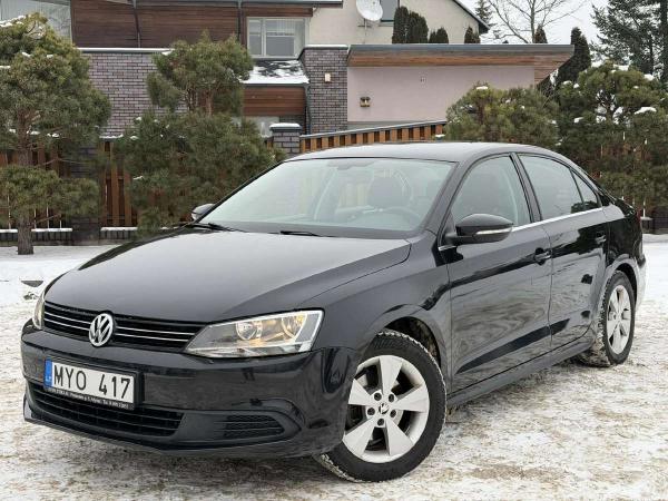 Black Volkswagen Jetta 2013 in Alytus, with an engine capacity of 1.40 L and mileage of 242 thousand km for 4350 €, photo 5 on AUTOMOTO.COM.LV