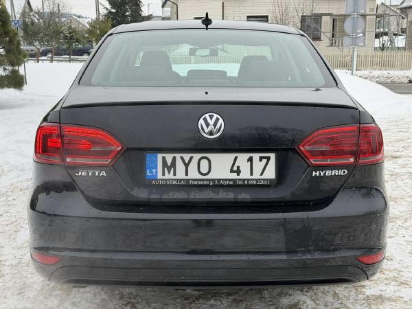 Black Volkswagen Jetta 2013 in Alytus, with an engine capacity of 1.40 L and mileage of 242 thousand km for 4350 €, photo 9 on AUTOMOTO.COM.LV