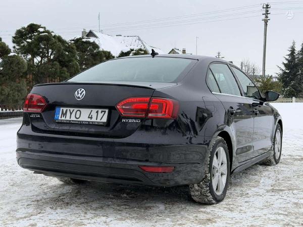 Black Volkswagen Jetta 2013 in Alytus, with an engine capacity of 1.40 L and mileage of 242 thousand km for 4350 €, photo 10 on AUTOMOTO.COM.LV