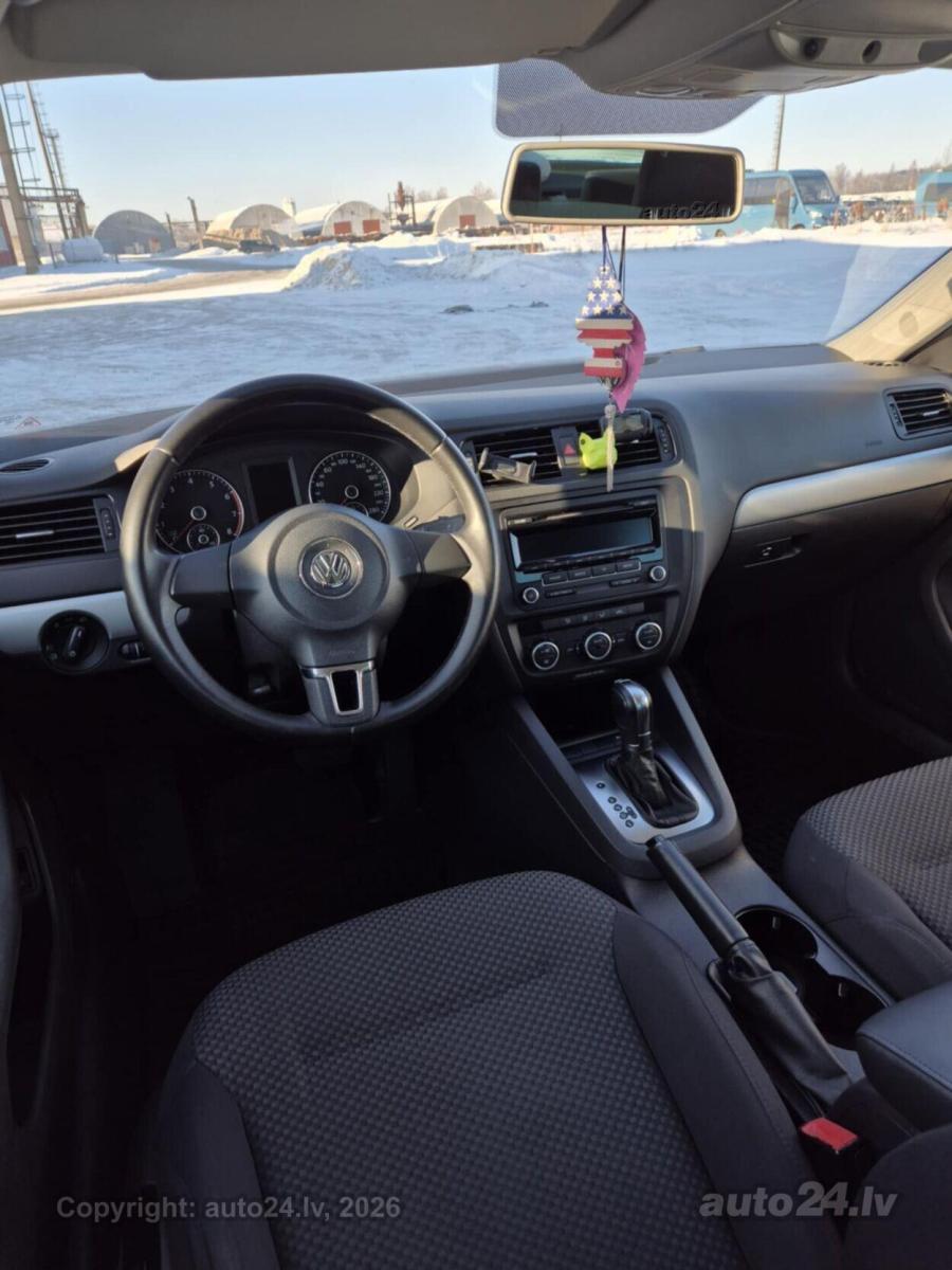 Melns Volkswagen Jetta 2013 Tallina, ar dzinēja tilpumu 1.40 L un nobraukumu 235 tūkst. km par 5400 €, foto 1 vietnē AUTOMOTO.COM.LV