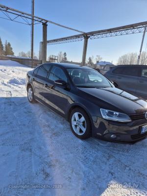 Black Volkswagen Jetta 2013 in Tallinn, with an engine capacity of 1.40 L and mileage of 235 thousand km for 5400 €, photo 5 on AUTOMOTO.COM.LV