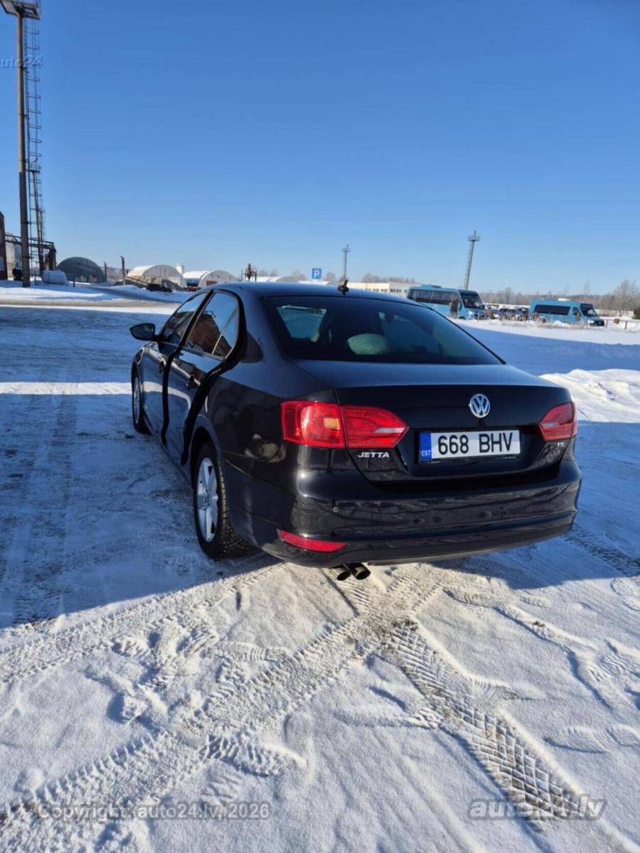 Black Volkswagen Jetta 2013 in Tallinn, with an engine capacity of 1.40 L and mileage of 235 thousand km for 5400 €, photo 6 on AUTOMOTO.COM.LV