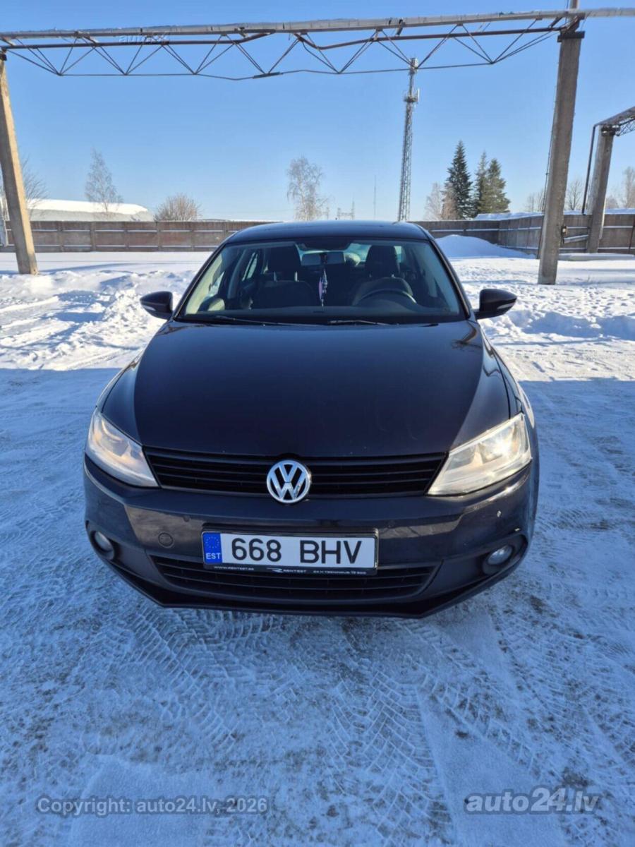 Black Volkswagen Jetta 2013 in Tallinn, with an engine capacity of 1.40 L and mileage of 235 thousand km for 5400 €, photo 8 on AUTOMOTO.COM.LV