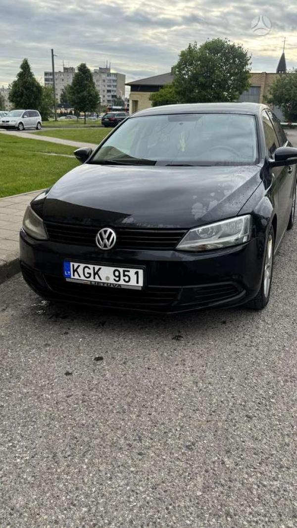 Melns Volkswagen Jetta 2013 Viļņa, ar dzinēja tilpumu 1.60 L un nobraukumu 289 tūkst. km par 3900 €, foto 1 vietnē AUTOMOTO.COM.LV
