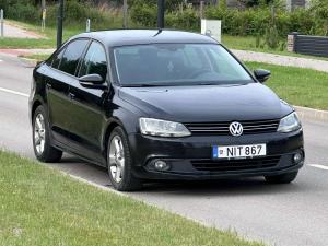 Black Volkswagen Jetta 2013 in Vilnius, with an engine capacity of 1.60 L and mileage of 184 thousand km for 4300 €, photo  on AUTOMOTO.COM.LV