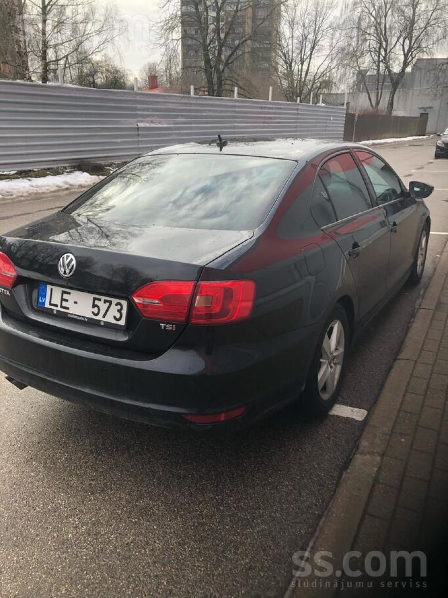 Black Volkswagen Jetta 2013 in Riga, with an engine capacity of 1.40 L and mileage of 118 thousand km for 4500 €, photo 1 on AUTOMOTO.COM.LV