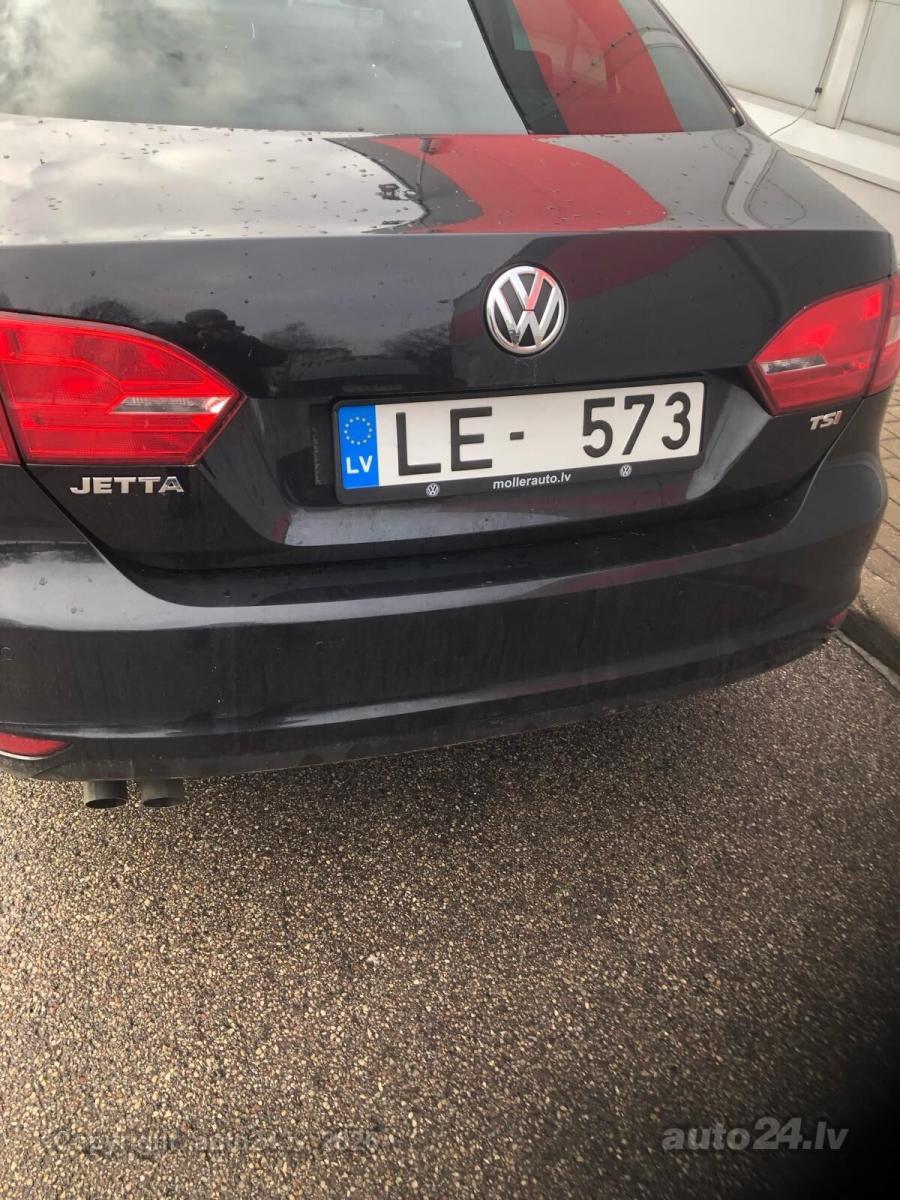 Black Volkswagen Jetta 2013 in Riga, with an engine capacity of 1.40 L and mileage of 118 thousand km for 4500 €, photo 7 on AUTOMOTO.COM.LV