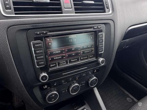 Melns Volkswagen Jetta 2013 Viļņa, ar dzinēja tilpumu 1.60 L un nobraukumu 184 tūkst. km par 3950 €, foto 10 vietnē AUTOMOTO.COM.LV