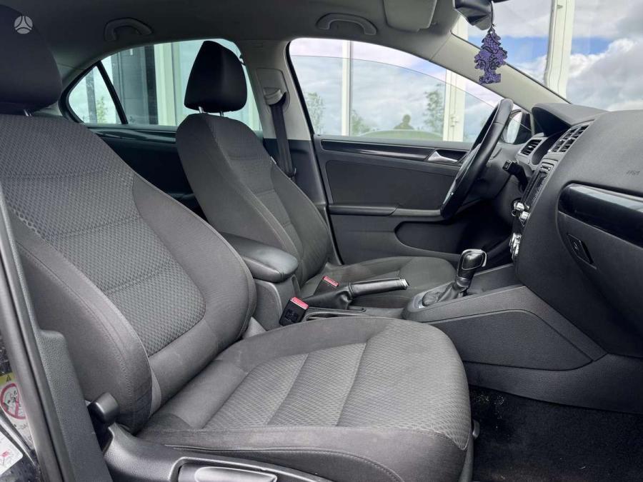 Black Volkswagen Jetta 2013 in Vilnius, with an engine capacity of 1.60 L and mileage of 184 thousand km for 3950 €, photo 13 on AUTOMOTO.COM.LV