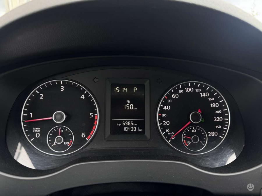 Black Volkswagen Jetta 2013 in Vilnius, with an engine capacity of 1.60 L and mileage of 184 thousand km for 3950 €, photo 14 on AUTOMOTO.COM.LV