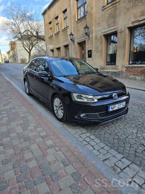 Black Volkswagen Jetta 2013 in Cesis, with an engine capacity of 1.40 L and mileage of 267 thousand km for 6400 €, photo  on AUTOMOTO.COM.LV