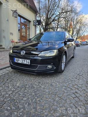Black Volkswagen Jetta 2013 in Cesis, with an engine capacity of 1.40 L and mileage of 267 thousand km for 6400 €, photo 4 on AUTOMOTO.COM.LV