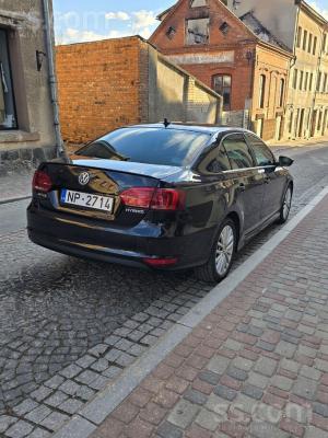 Black Volkswagen Jetta 2013 in Cesis, with an engine capacity of 1.40 L and mileage of 267 thousand km for 6400 €, photo 5 on AUTOMOTO.COM.LV