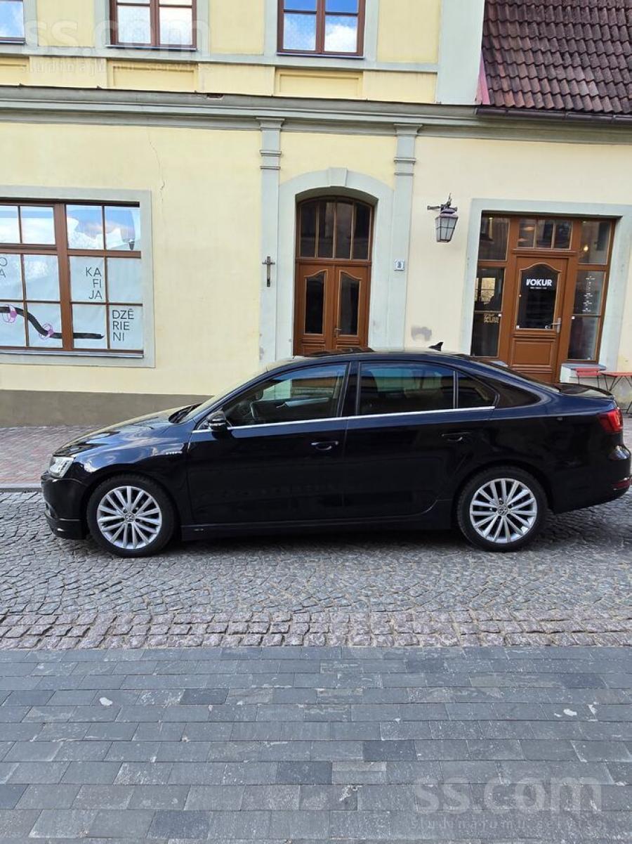 Black Volkswagen Jetta 2013 in Cesis, with an engine capacity of 1.40 L and mileage of 267 thousand km for 6400 €, photo 7 on AUTOMOTO.COM.LV