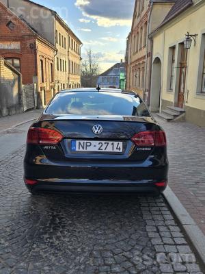 Black Volkswagen Jetta 2013 in Cesis, with an engine capacity of 1.40 L and mileage of 267 thousand km for 6400 €, photo 9 on AUTOMOTO.COM.LV