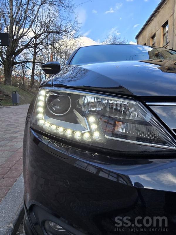 Black Volkswagen Jetta 2013 in Cesis, with an engine capacity of 1.40 L and mileage of 267 thousand km for 6400 €, photo 9 on AUTOMOTO.COM.LV
