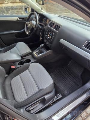 Black Volkswagen Jetta 2013 in Cesis, with an engine capacity of 1.40 L and mileage of 267 thousand km for 6400 €, photo 12 on AUTOMOTO.COM.LV