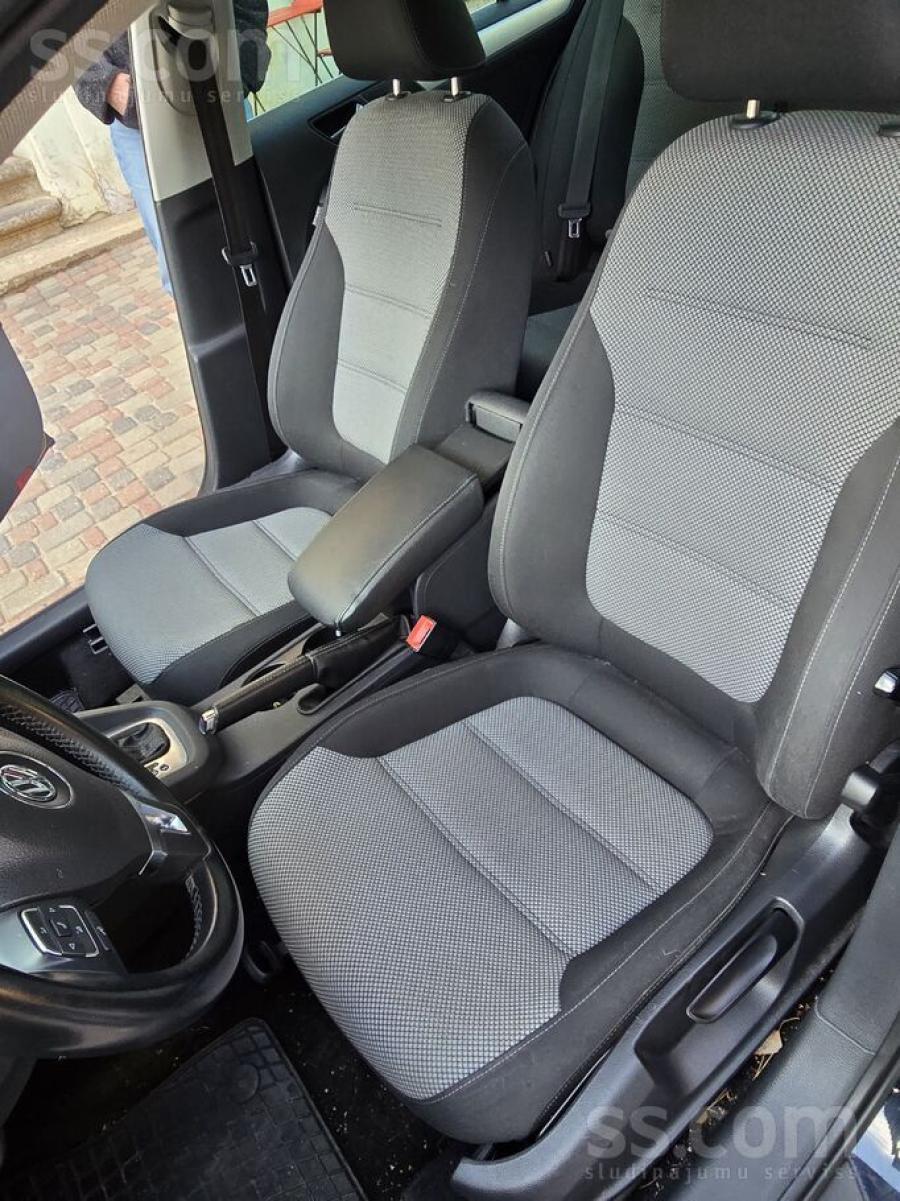 Black Volkswagen Jetta 2013 in Cesis, with an engine capacity of 1.40 L and mileage of 267 thousand km for 6400 €, photo 13 on AUTOMOTO.COM.LV