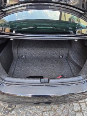 Black Volkswagen Jetta 2013 in Cesis, with an engine capacity of 1.40 L and mileage of 267 thousand km for 6400 €, photo 15 on AUTOMOTO.COM.LV
