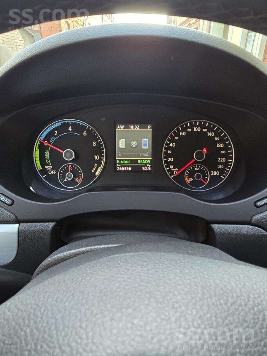Black Volkswagen Jetta 2013 in Cesis, with an engine capacity of 1.40 L and mileage of 267 thousand km for 6400 €, photo 16 on AUTOMOTO.COM.LV