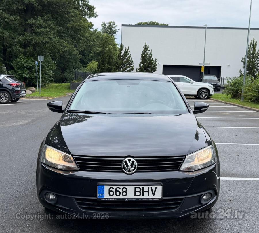 Melns Volkswagen Jetta 2013 Tallina, ar dzinēja tilpumu 1.40 L un nobraukumu 242 tūkst. km par 5500 €, foto 1 vietnē AUTOMOTO.COM.LV