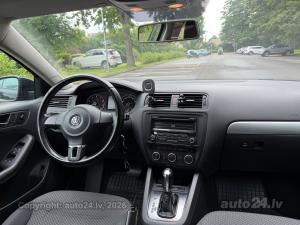 Melns Volkswagen Jetta 2013 Tallina, ar dzinēja tilpumu 1.40 L un nobraukumu 242 tūkst. km par 5500 €, foto 3 vietnē AUTOMOTO.COM.LV