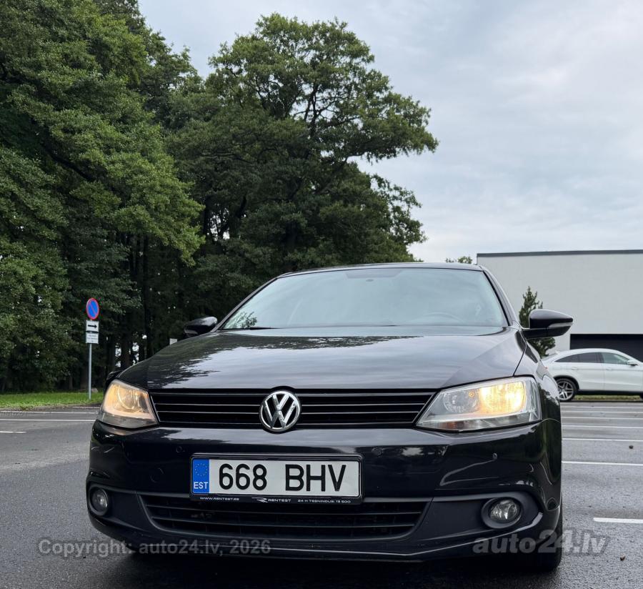 Melns Volkswagen Jetta 2013 Tallina, ar dzinēja tilpumu 1.40 L un nobraukumu 242 tūkst. km par 5500 €, foto 4 vietnē AUTOMOTO.COM.LV