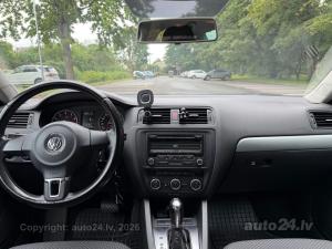 Melns Volkswagen Jetta 2013 Tallina, ar dzinēja tilpumu 1.40 L un nobraukumu 242 tūkst. km par 5500 €, foto 11 vietnē AUTOMOTO.COM.LV