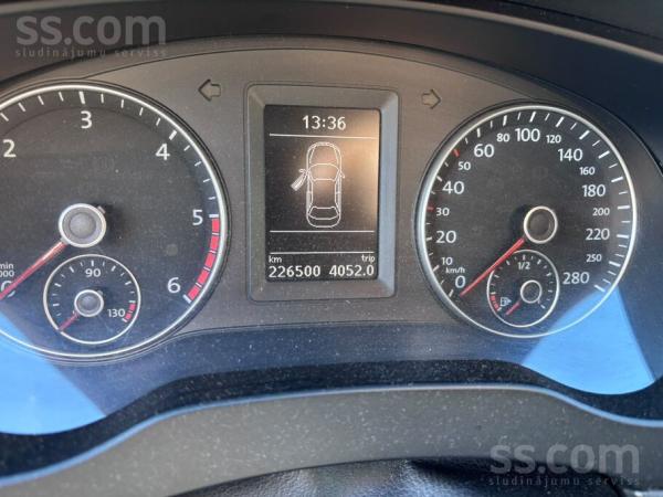 Black Volkswagen Jetta 2013 in Riga, with an engine capacity of 1.60 L and mileage of 227 thousand km for 3500 €, photo 9 on AUTOMOTO.COM.LV