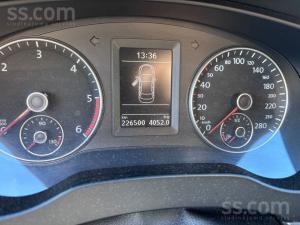 Black Volkswagen Jetta 2013 in Riga, with an engine capacity of 1.60 L and mileage of 227 thousand km for 3500 €, photo 9 on AUTOMOTO.COM.LV