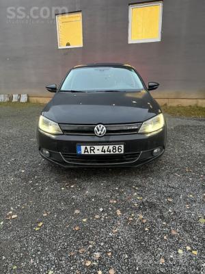Black Volkswagen Jetta 2013 in Bauska, with an engine capacity of 1.40 L and mileage of 259 thousand km for 2500 €, photo 5 on AUTOMOTO.COM.LV