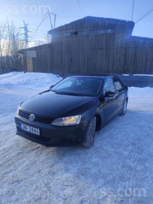 Black Volkswagen Jetta 2014 in Riga, with an engine capacity of 1.40 L and mileage of 343 thousand km for 3350 €, photo  on AUTOMOTO.COM.LV